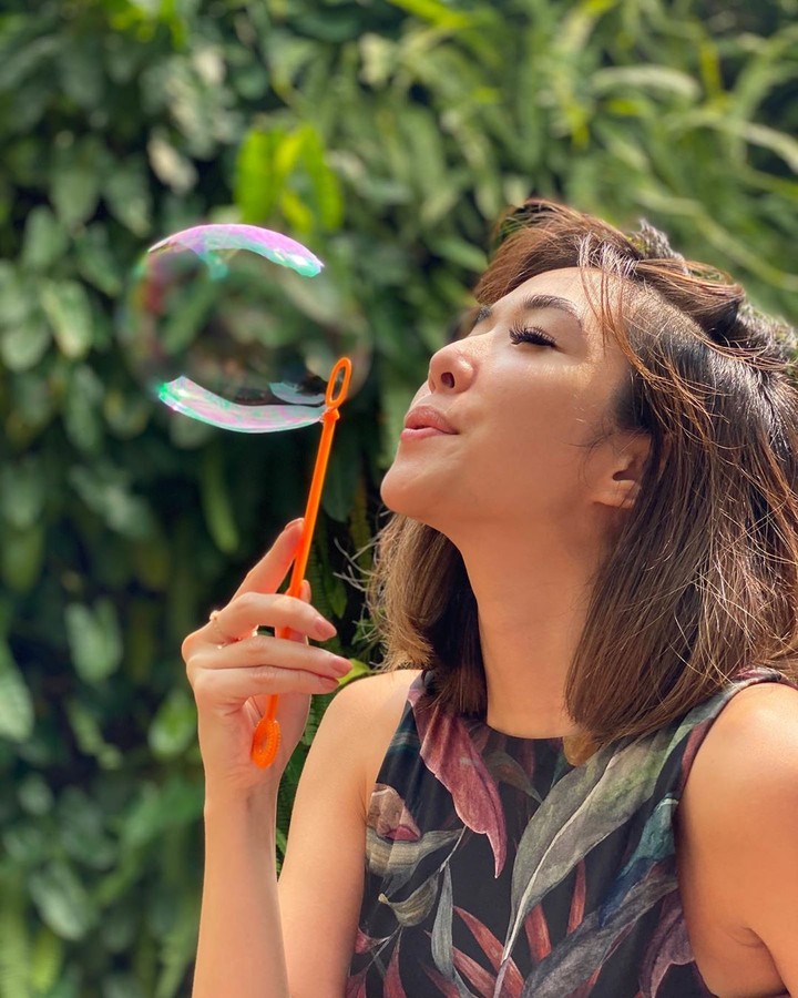 7 Potret Keseruan Gisel dan Gempi Main Bubble di Rumah Aja - 7