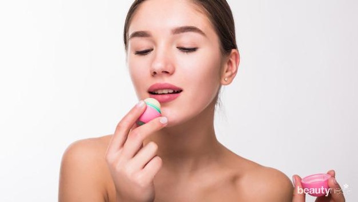 7 Produk Mencerahkan Bibir Gelap Jadi Pink Alami