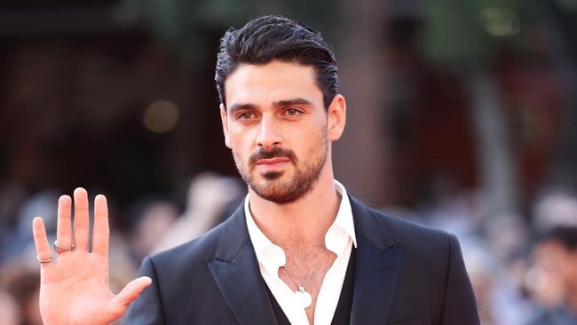 Michele Morrone '365 Days' Mesra dengan Khloe Kardashian, Pacaran?