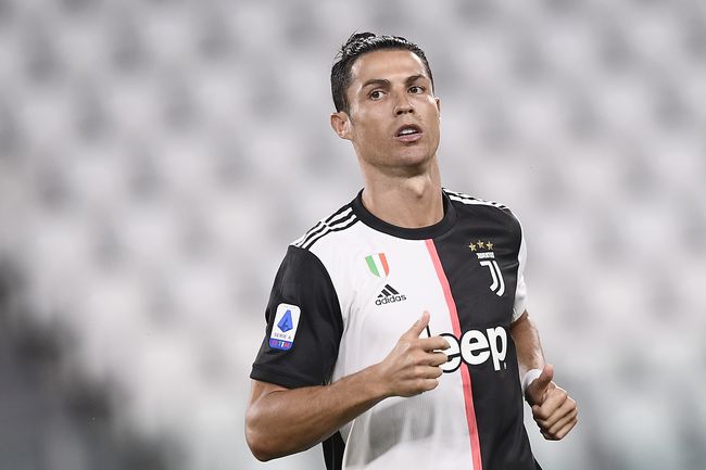 Ronaldo Pamer Gaya Rambut Baru Jelang Genoa vs Juventus