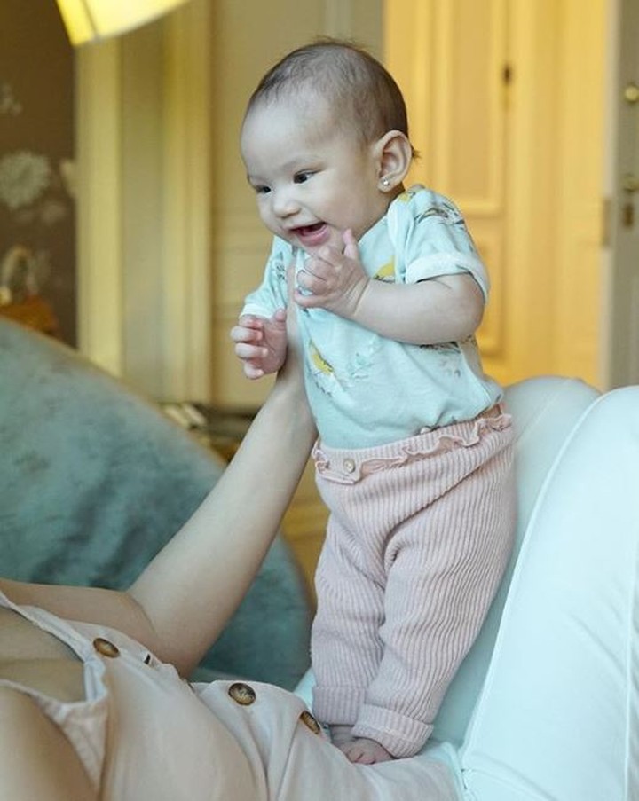 7 Foto Claire Anak Shandy Aulia, Masih Bayi Stylish Banget - Foto 7