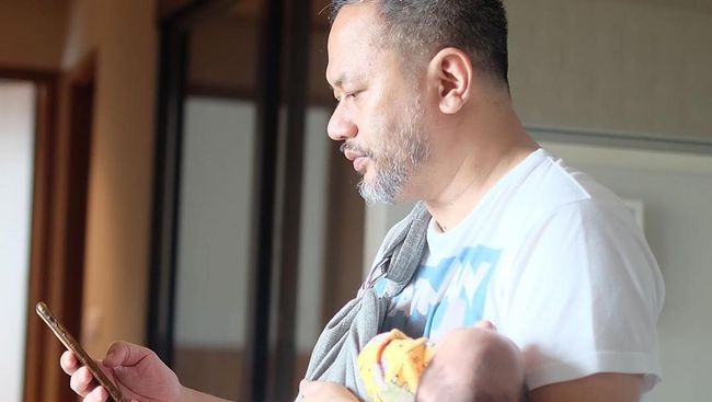 Indra Brasco Bungkam Netizen Usai Dikira Pengangguran karena Urus Anak ...