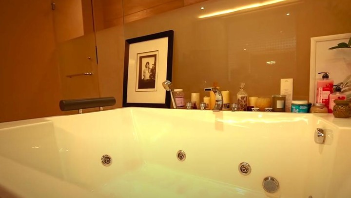 7 Potret Indahnya Rumah Rossa, Adem Bak Villa Mewah di Tengah Kota - 7