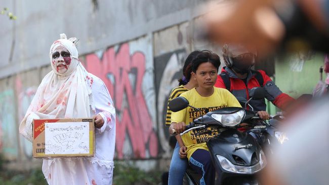 Jangan Kaget! Pocong Dulu Bergerak Tak Melompat Tapi Begini..