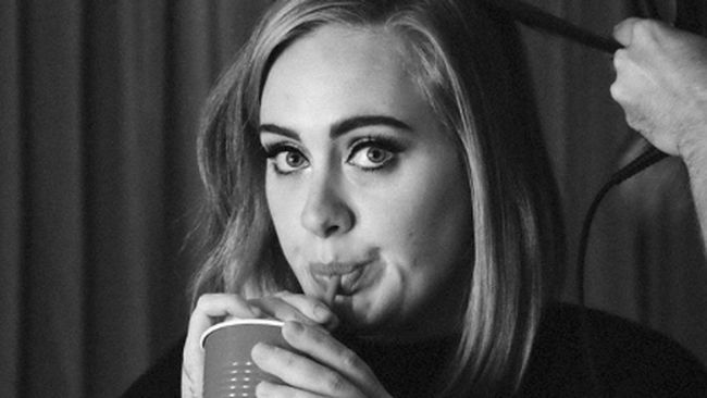 Berbikini Bendera Jamaika & Rambut 'Bantu Knots', Adele Tuai Kritik