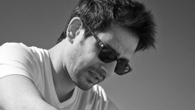 Tinggalkan Puisi Sedih, Aktor Bollywood Sameer Sharma Bunuh Diri