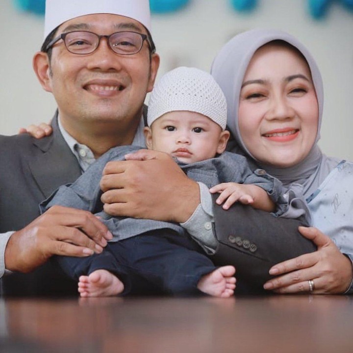 Gemas! 7 Potret Anak Adopsi Ridwan Kamil & Atalia, Arkana Aidan Misbach ... Gemas! 7 Potret Anak Adopsi Ridwan Kamil & Atalia, Arkana Aidan Misbach ...