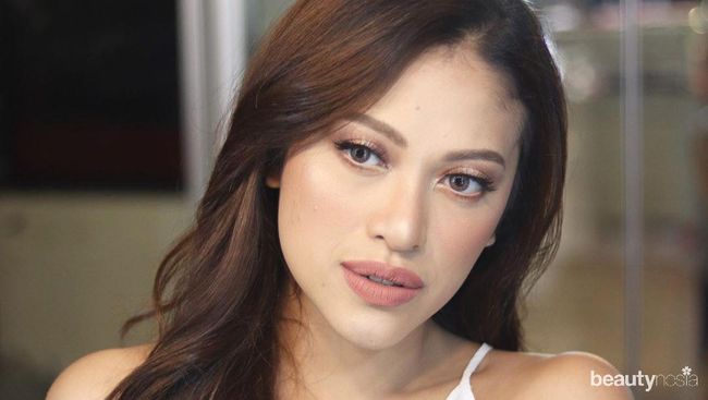 8 Pesona Cynthia Riza, Istri Giring Eks Nidji - Foto 1