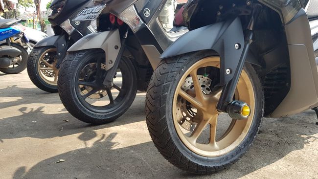 Zeneos Bikin Ban Nmax Ukuran Standar