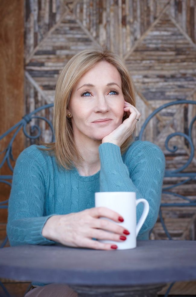 7 Fakta di Balik Aksi JK Rowling Kembalikan Penghargaan HAM