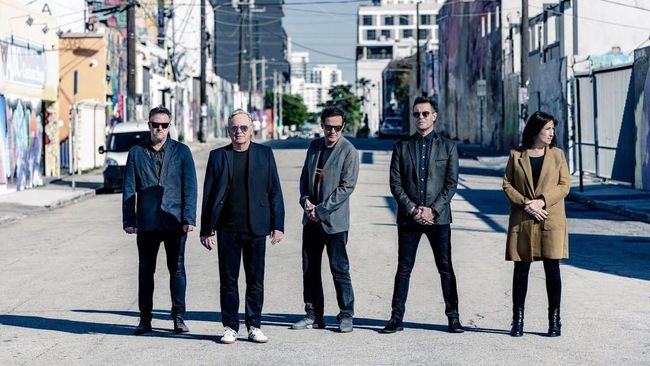 New Order Kembali ke Dunia Musik Lewat Lagu 'Be A Rebel'
