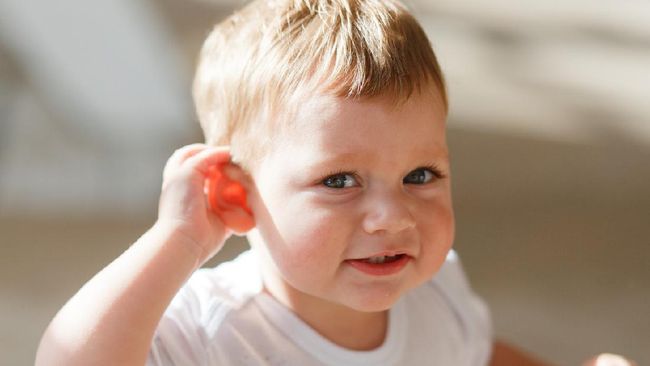 6 Tips Membersihkan Kotoran Telinga Anak, Bunda Perlu Hati-hati