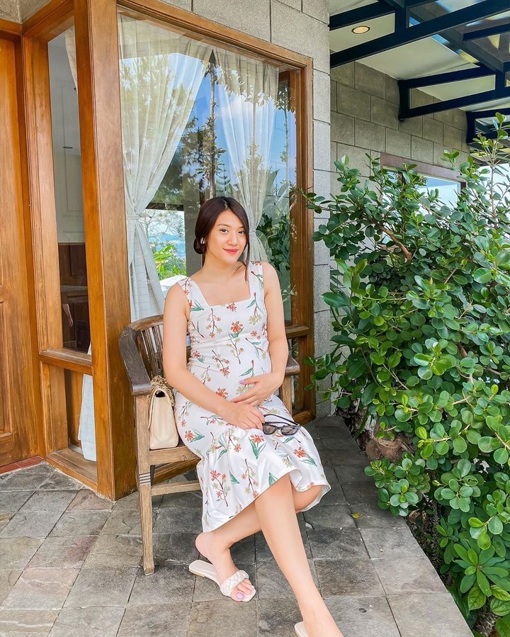 7 Potret Anissa Aziza Hamil Anak Kedua, Makin Cantik dan Menawan - 4