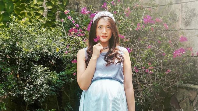 7 Potret Anissa Aziza Hamil Anak Kedua, Makin Cantik dan Menawan - Foto 1