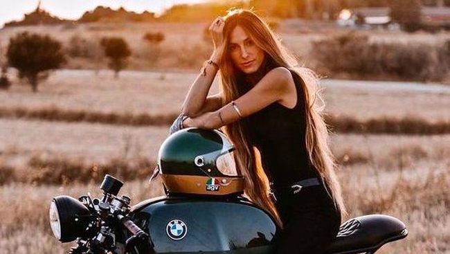 Tips Rambut Tetap Wangi dan Sehat Meski Sering Pakai Helm