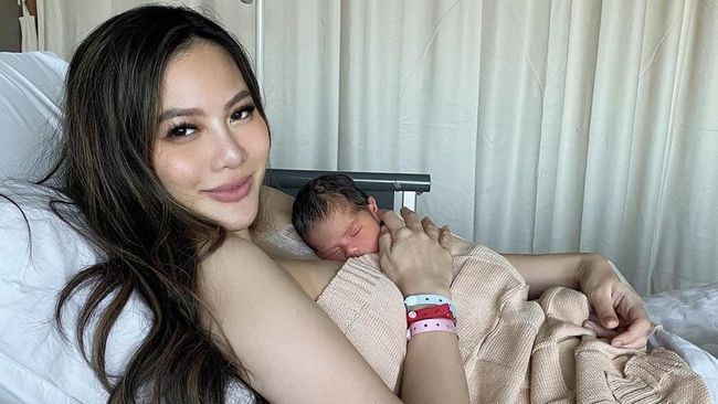 Selamat! MUA Vinna Gracia Melahirkan Anak Pertama