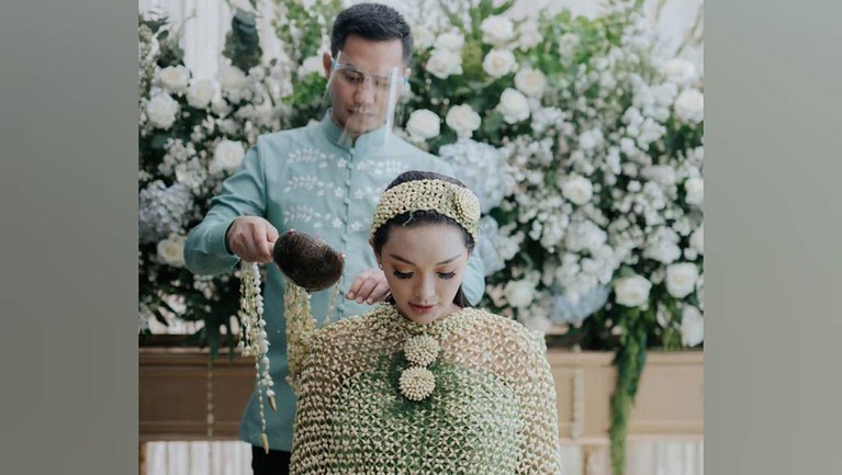 Momen Siraman 7 Bulanan Zaskia Gotik - Foto 1 Momen Siraman 7 Bulanan Zaskia Gotik - Foto 1