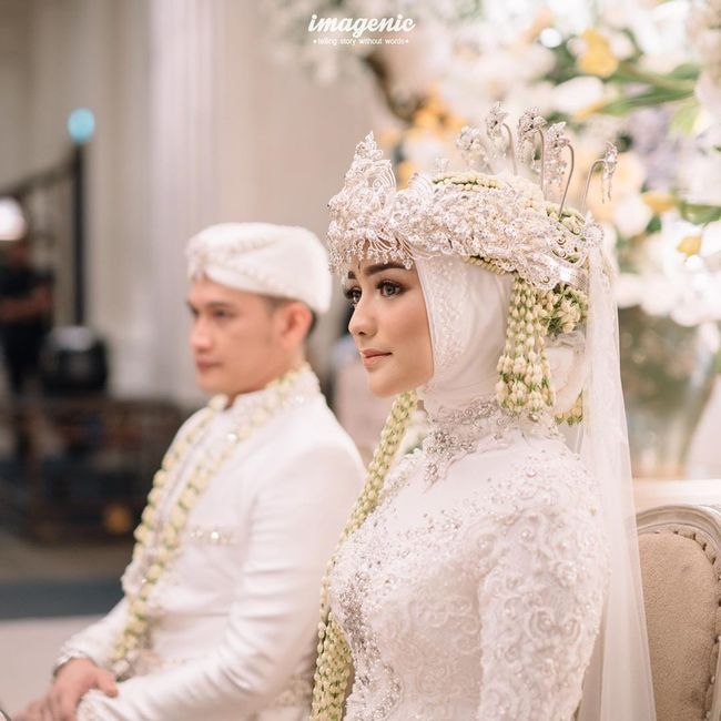 5 Artis Indonesia Tampil Memesona Kenakan Siger Sunda