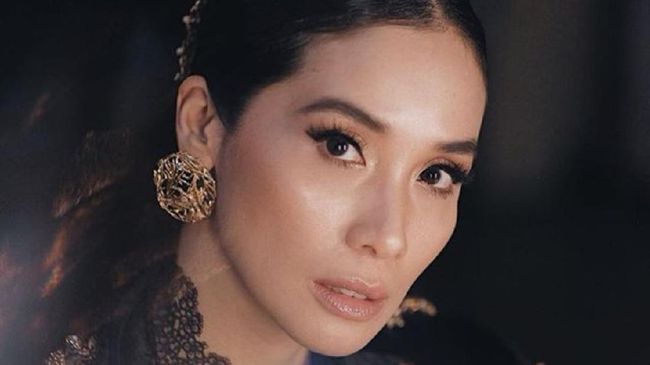8 Inspirasi Makeup dan Kebaya Artis untuk Berbagai Acara