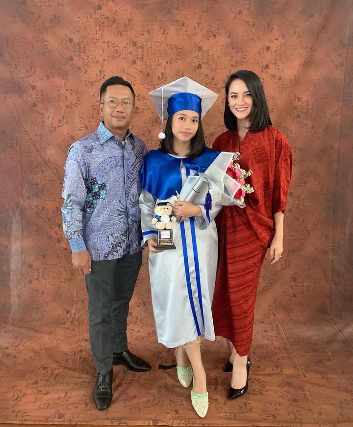 7 Potret Single Mom Ririn Ekawati & Putri Sulungnya yang Beranjak Remaja - 1