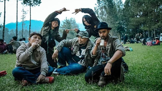 Lirik Lagu Desire - Pure Saturday