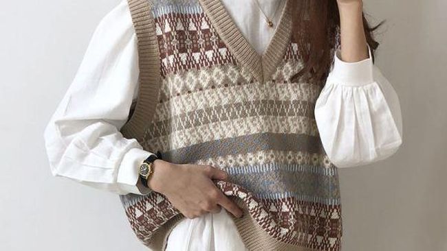 Inspirasi Mix-and-Match Sweater Vest ala Influencer, Kece Abis!