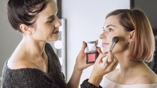 Cek Makeup Pouch Kamu, 5 Jenis Makeup Ini Cepat Kadaluarsa