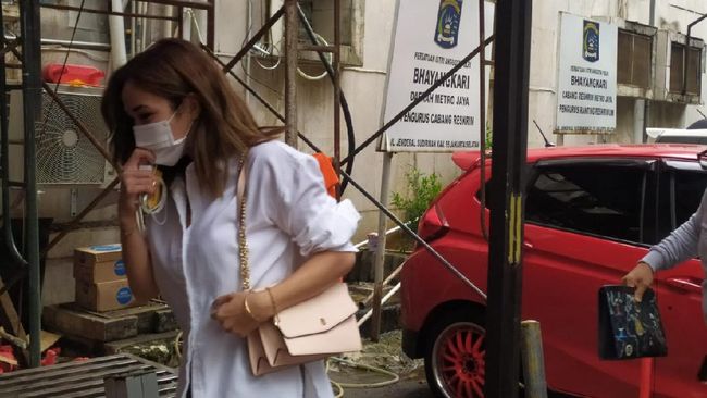 Penuhi Panggilan Polisi Soal Video Syur, Gisel Anastasia Bungkam