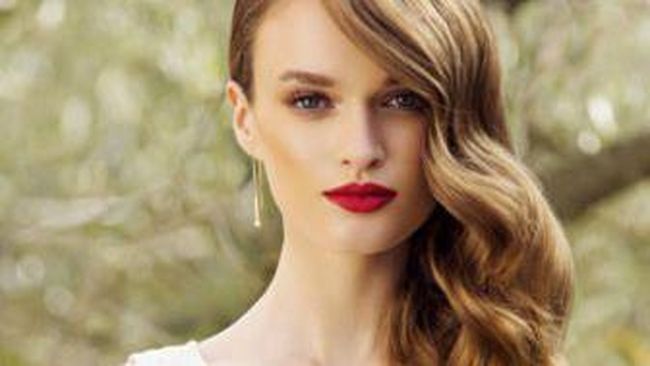 Tampil Cantik di Hari Natal dengan Hairstyle yang Tidak Lekang Oleh ... Tampil Cantik di Hari Natal dengan Hairstyle yang Tidak Lekang Oleh ...