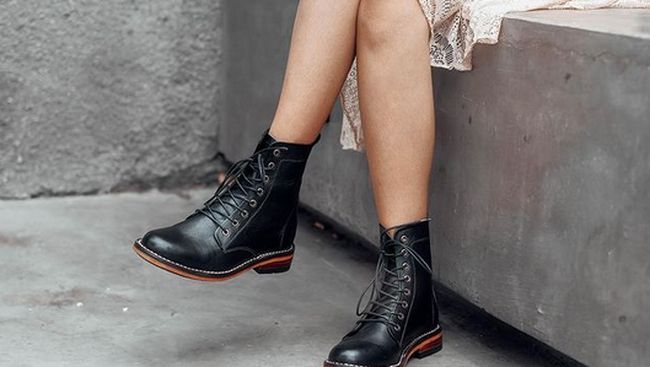 Upgrade Gaya Kamu dengan 5 Rekomendasi Sepatu Boots Lokal, Harganya ...