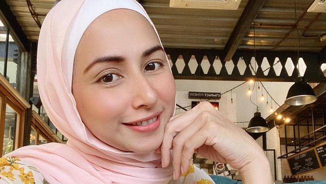 Terpopuler: Deswita Bantah Tak Akur dengan Lea Putri Sambungnya