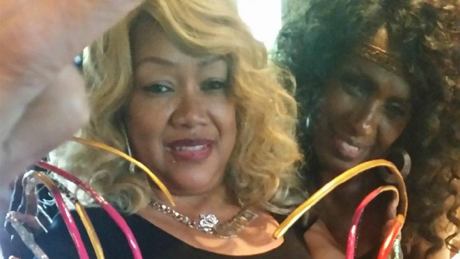 Nenek Ini Jual Kuku Terpanjangnya di Dunia dengan Harga Rp667 Juta