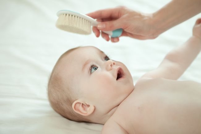 Rambut Bayi Tak Kunjung Tumbuh, Kapan Bunda Harus Khawatir?