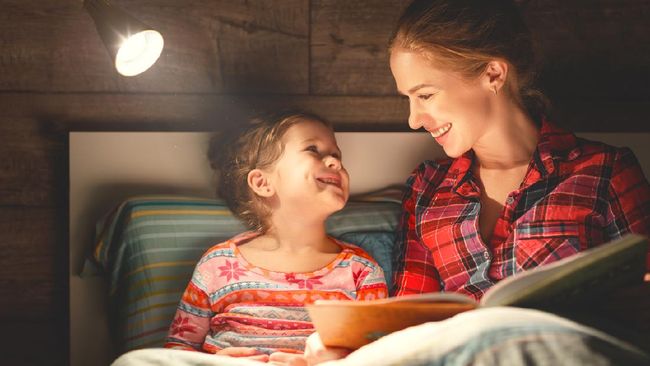 7 Dongeng Sebelum Tidur Seru, Kaya Pesan Moral & Latih Imajinasi Anak