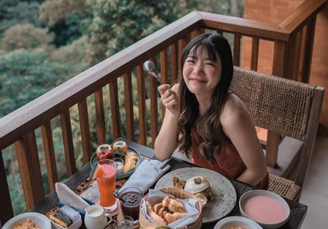 Potret Keseruan Liburan Michimomo Bareng Suami di Bali