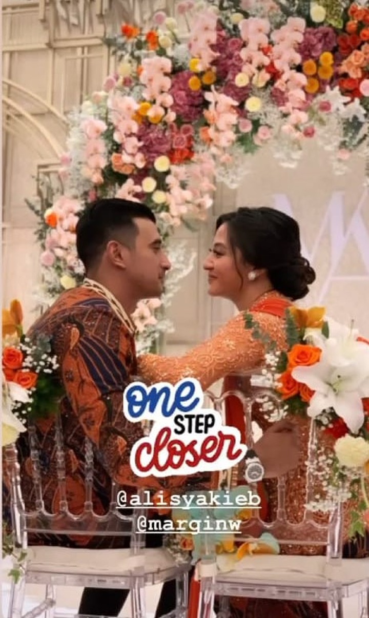 7 Foto Pertunangan Margin Wieheerm & Ali Syakieb, Cantik Berbalut ...