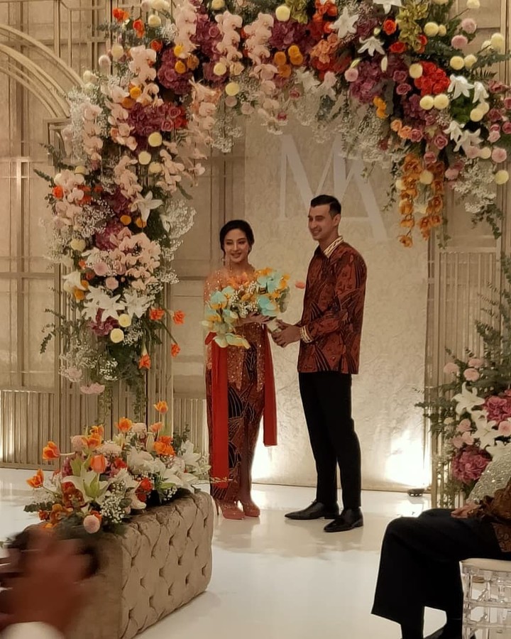 7 Foto Pertunangan Margin Wieheerm & Ali Syakieb, Cantik Berbalut ...