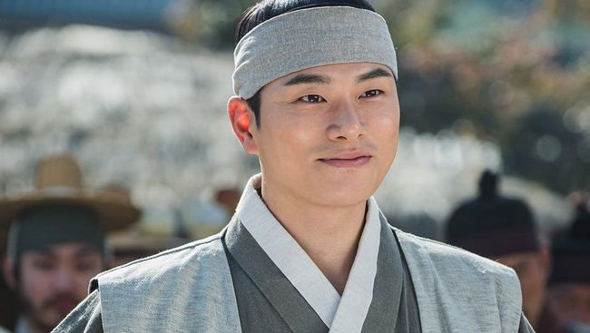 Momen Lee Yi Kyung Telepon Ibunda Saat Terima Penghargaan, Kocak ...