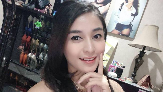 Sosok Gege Fransiska, Model Seksi yang Ngaku 9 Tahun Jadi Istri ke-2 ...
