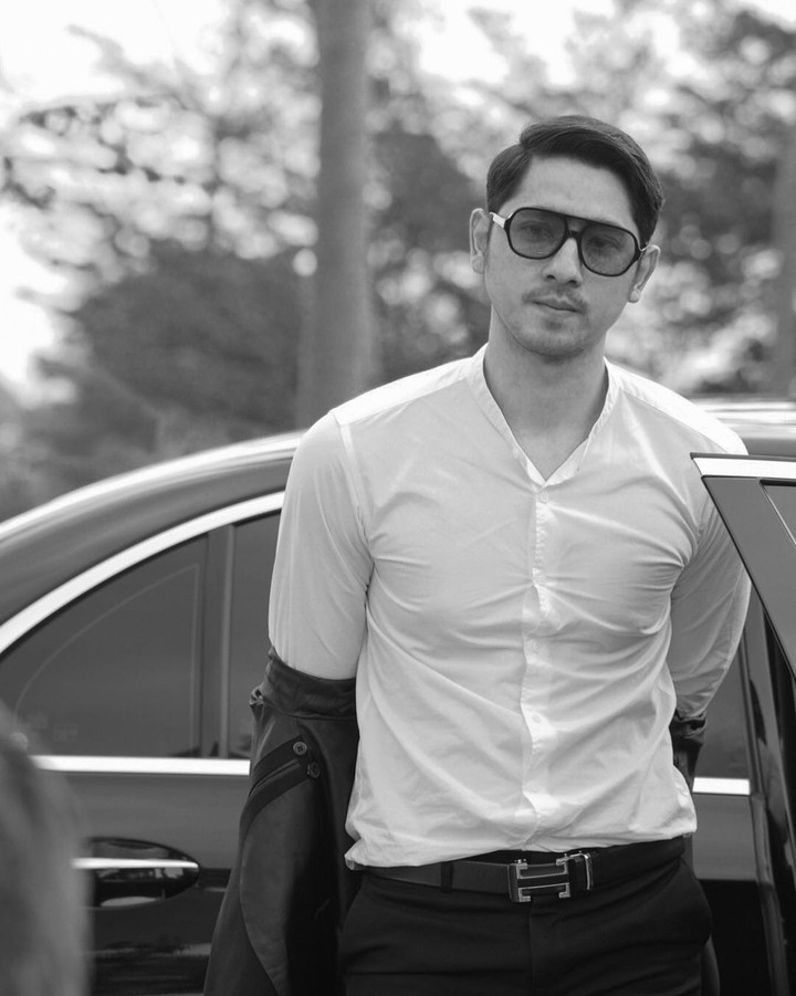 Potret 7 Gaya Arya Saloka, Ayah Satu Anak yang Bikin Hati Ibu-ibu ... Potret 7 Gaya Arya Saloka, Ayah Satu Anak yang Bikin Hati Ibu-ibu ...