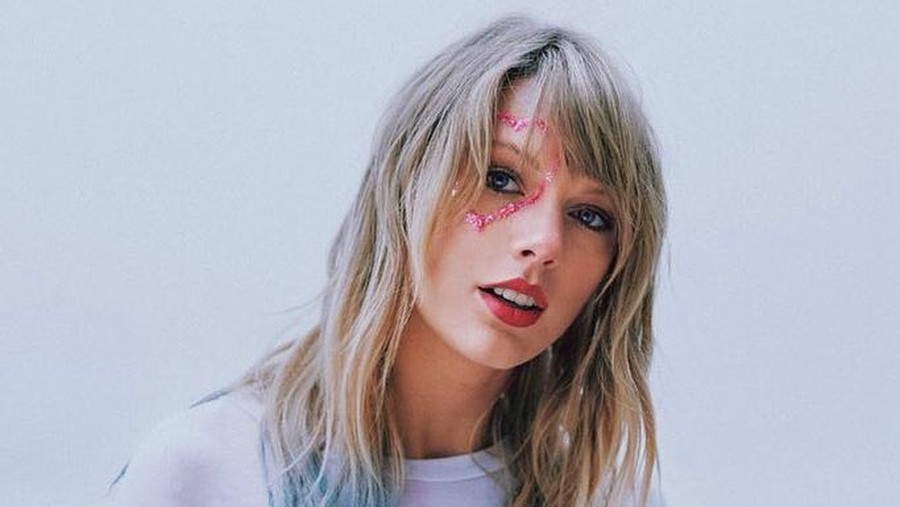 Taylor Swift Berikan Kejutan Spesial untuk Penggemar Taylor Swift Berikan Kejutan Spesial untuk Penggemar