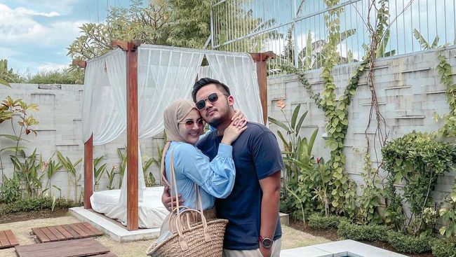 Potret Mesra Kesha Ratuliu dan Adhi Permana Saat Honeymoon di Bali - Foto 1