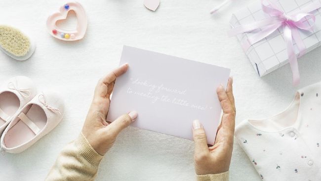 Jangan Asal-asalan, Ini 5 Tips Memilih Kado untuk Bayi Baru Lahir