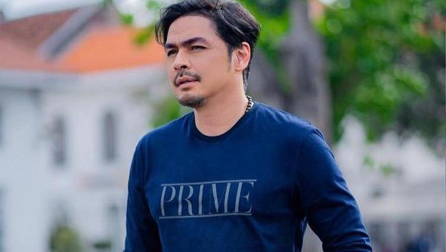 Pesona Thomas Djorghi yang Masih Melajang di Usia 51 Tahun - Foto 1