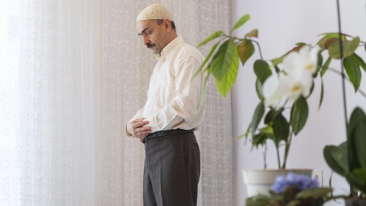 Lupa Jumlah Rakaat Ketika Sholat? Ini Hal yang Wajib Dilakukan Lupa Jumlah Rakaat Ketika Sholat? Ini Hal yang Wajib Dilakukan