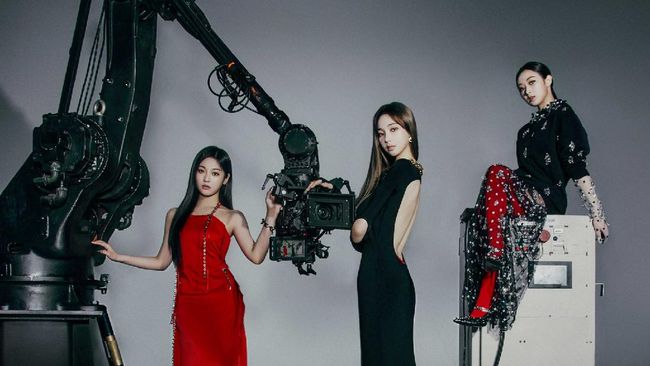 AESPA Tampil Elegan dalam Balutan Brand Ternama Givenchy - Foto 1