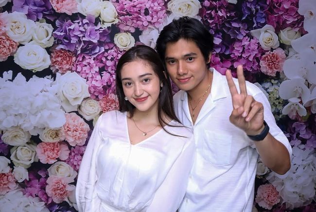 Potret Perjalanan Cinta Ranty Maria dan Rayn Wijaya, Berawal Cinlok! Potret Perjalanan Cinta Ranty Maria dan Rayn Wijaya, Berawal Cinlok!