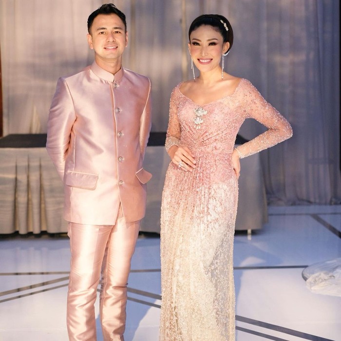 Potret Kondangan Selebriti di Pernikahan Atta-Aurel - Foto 1 Potret Kondangan Selebriti di Pernikahan Atta-Aurel - Foto 1