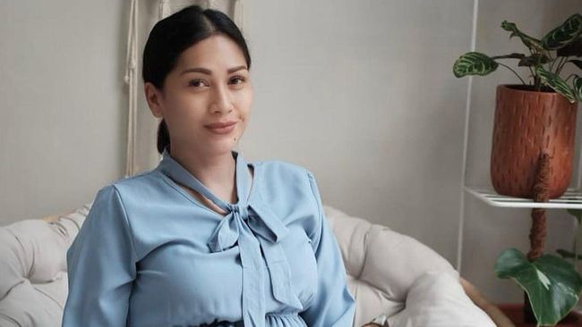 7 Potret Tata Janeeta Hamil Besar, Memesona dengan Baby Bump - Foto 1