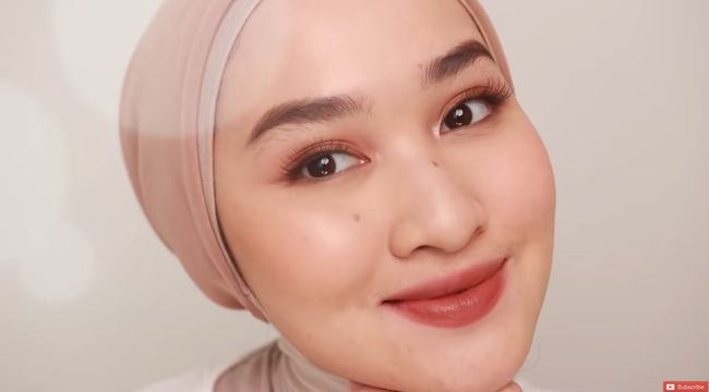 Tampil Fresh Saat Bukber Virtual dengan Tutorial Makeup dari Kiara Leswara